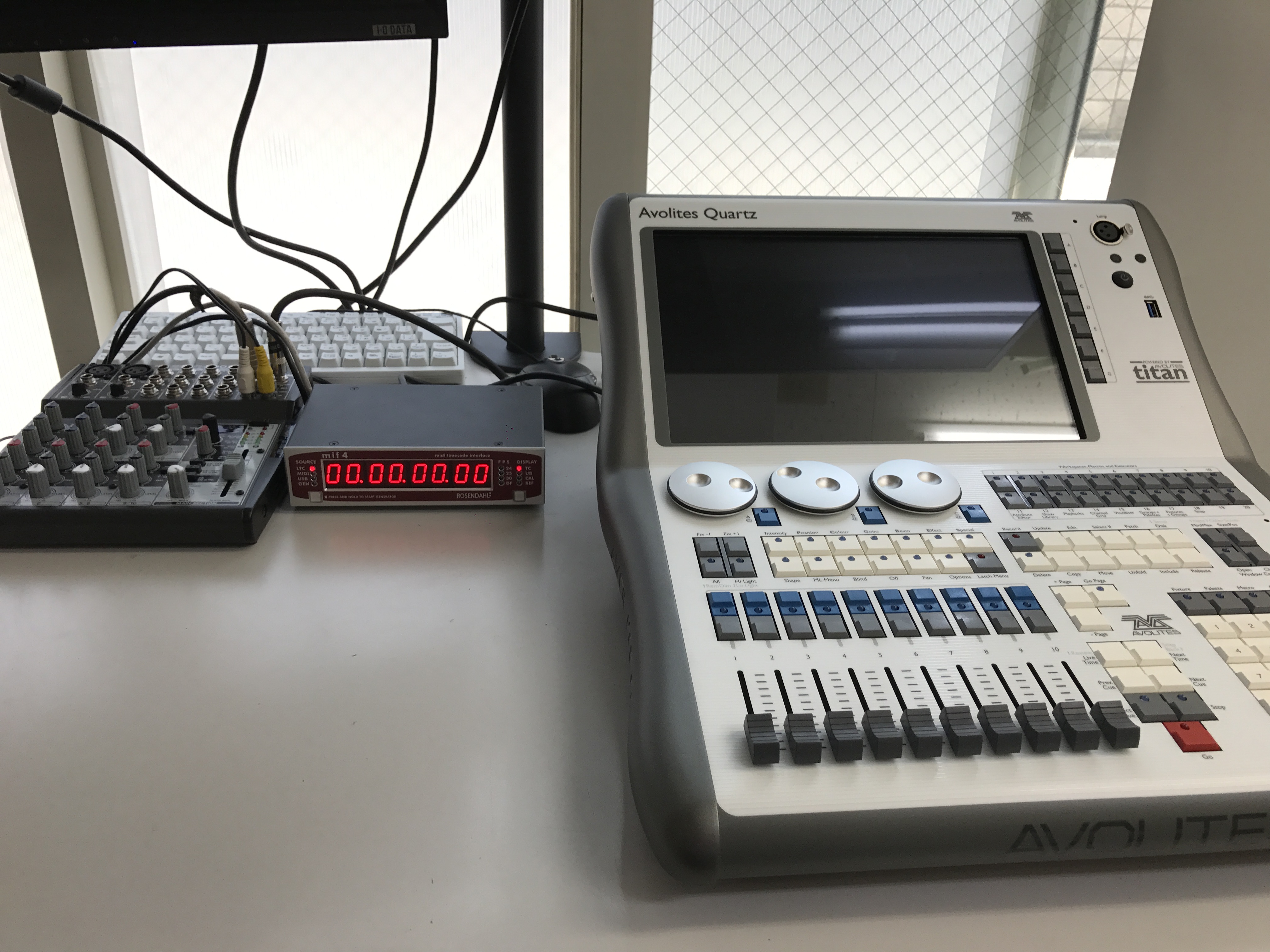 Avolites Titan OS(Quartz/Mobile) 音源niと同期してキュー実行＜LTC SMTPE タイムコードでの連携 ...